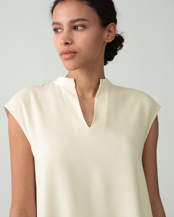 一部店舗限定 Powder Crepe Boxy Top | WOMEN（レディース）｜Theory 公式通販サイト